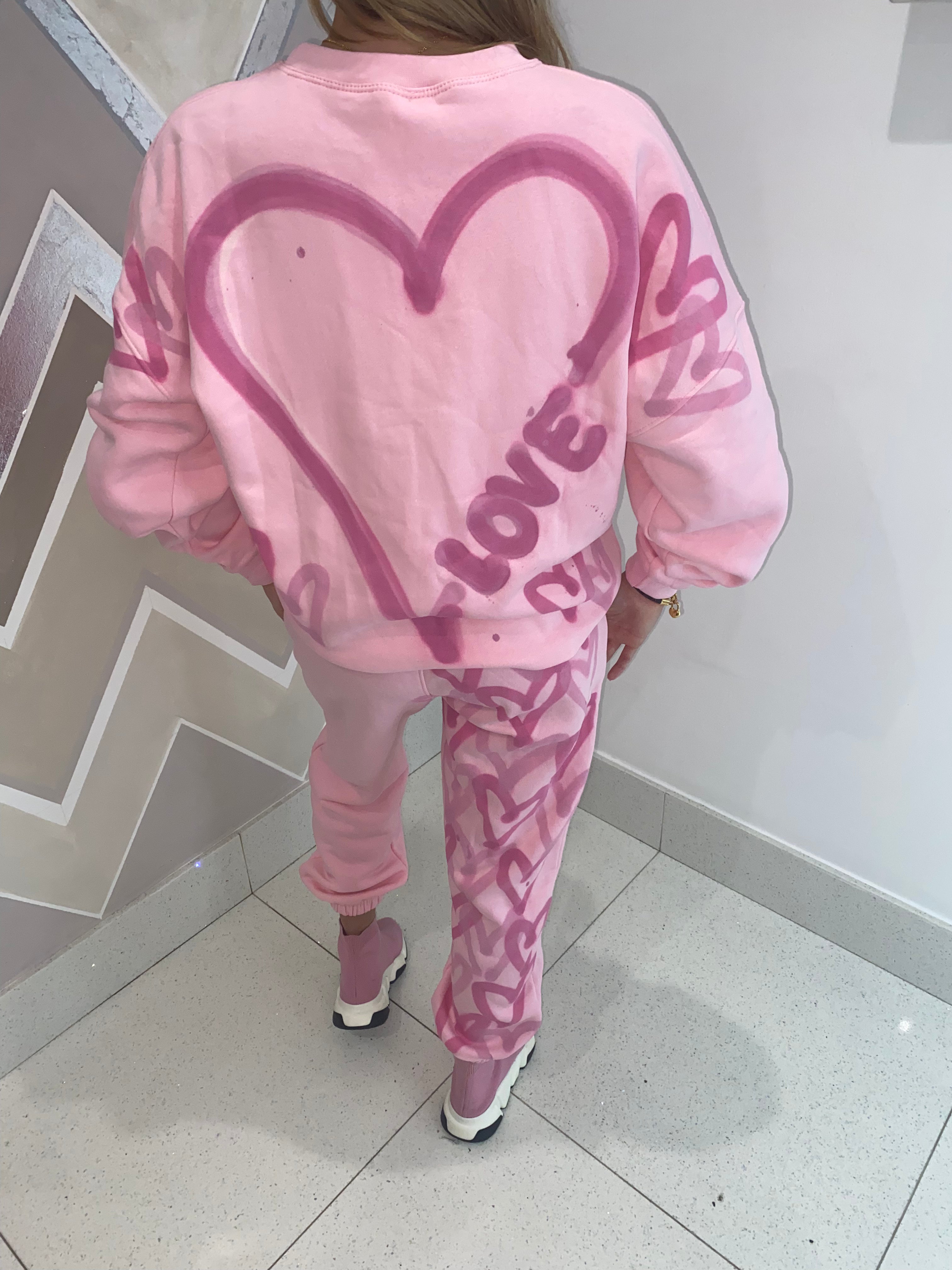 Love round neck tracksuit – littlefootprintss